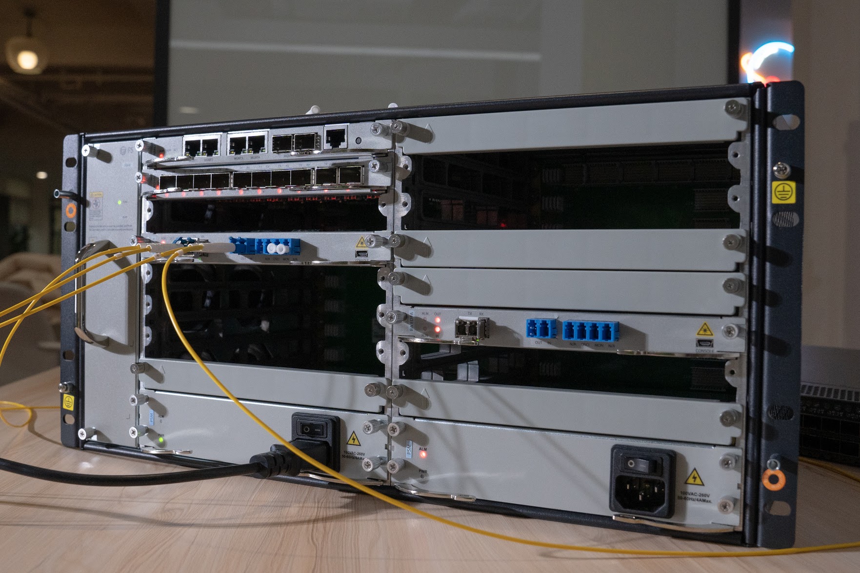 20dBm Output Booster DWDM EDFA Pluggable Module, 16dB Gain - FS Australia